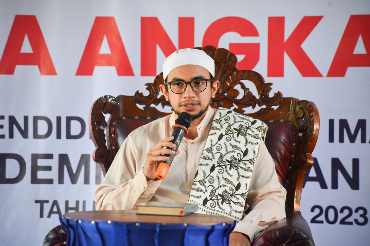 Habib Muhammad Sampaikan Pesan Untuk Wisudawan AAQ FKAM – FKAM