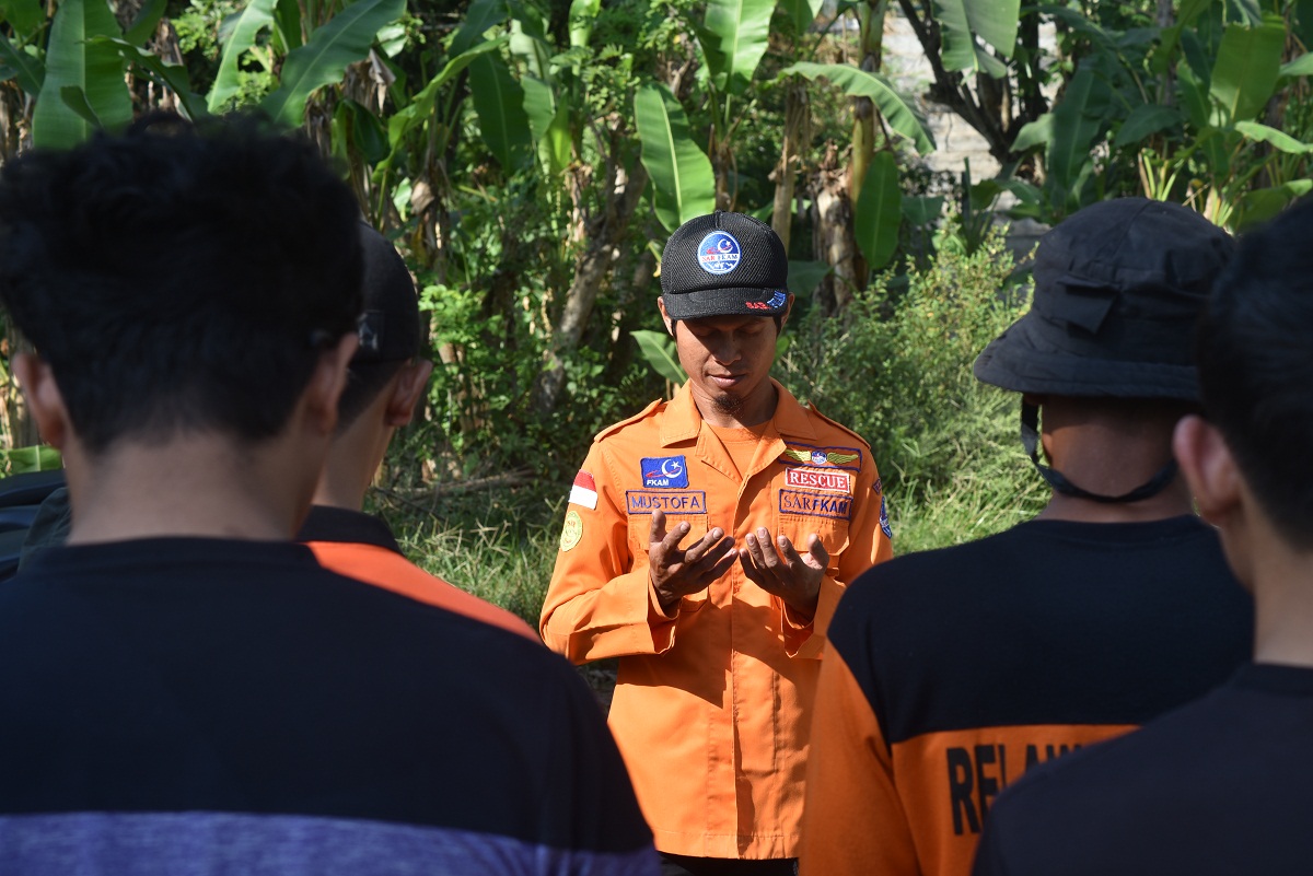 Pelatihan Rappelling dan Prusiking – FKAM